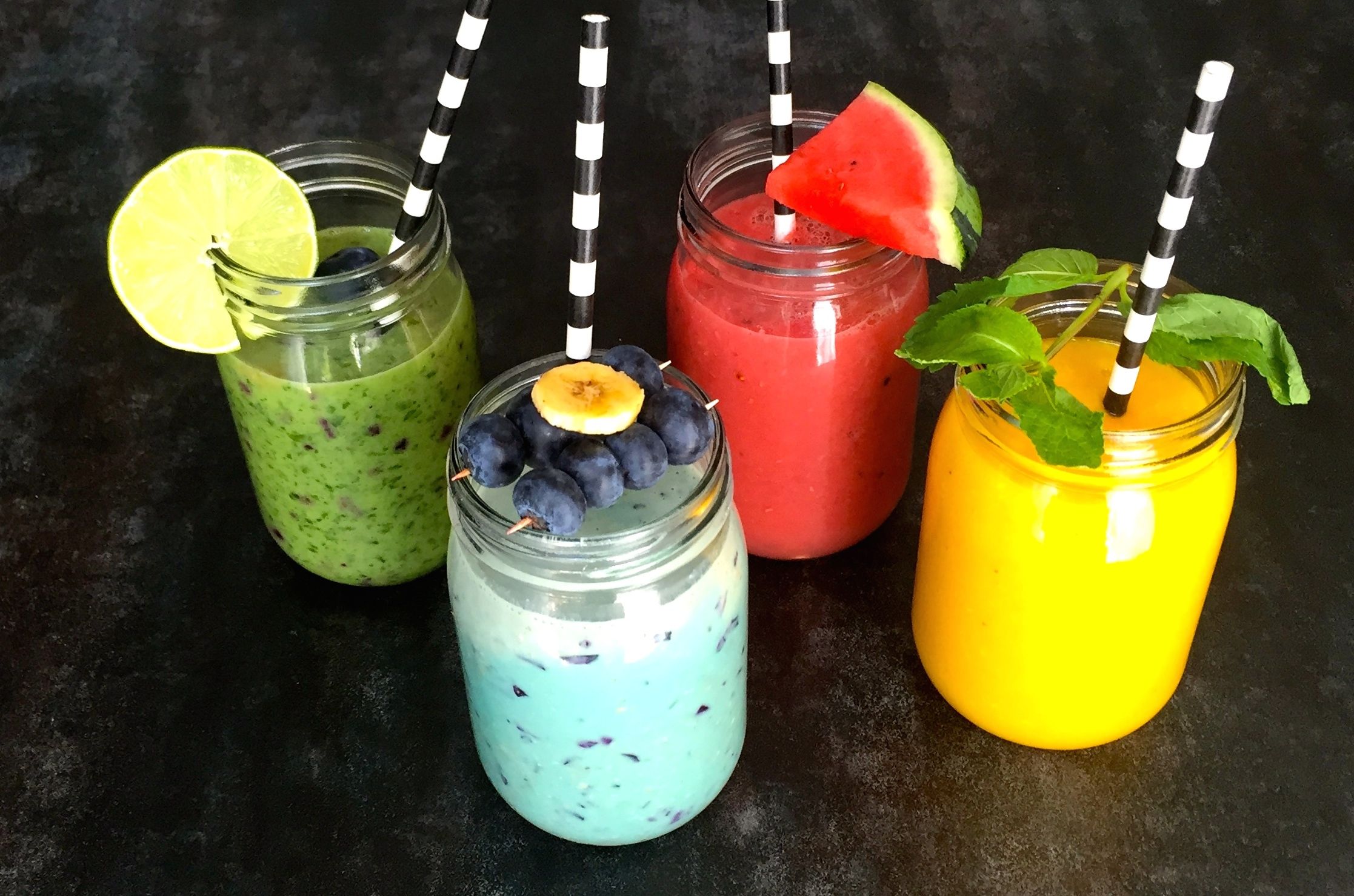 Leckere Smoothies in Regenbogenfarben