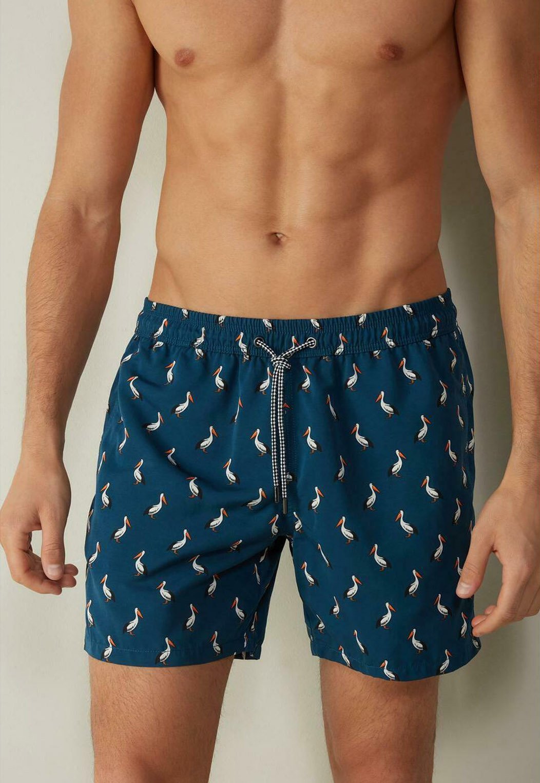 Die coolsten Badehosen-Trends 2021 für den Mann