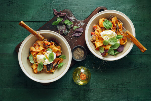 Saftiger Apfelmus-Gugelhupf